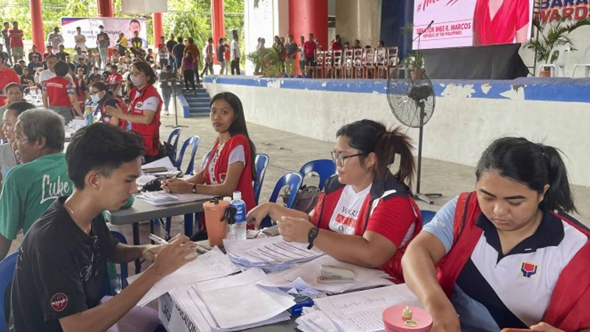 Solon Distributes Educational Aid To Students | Metropolitan