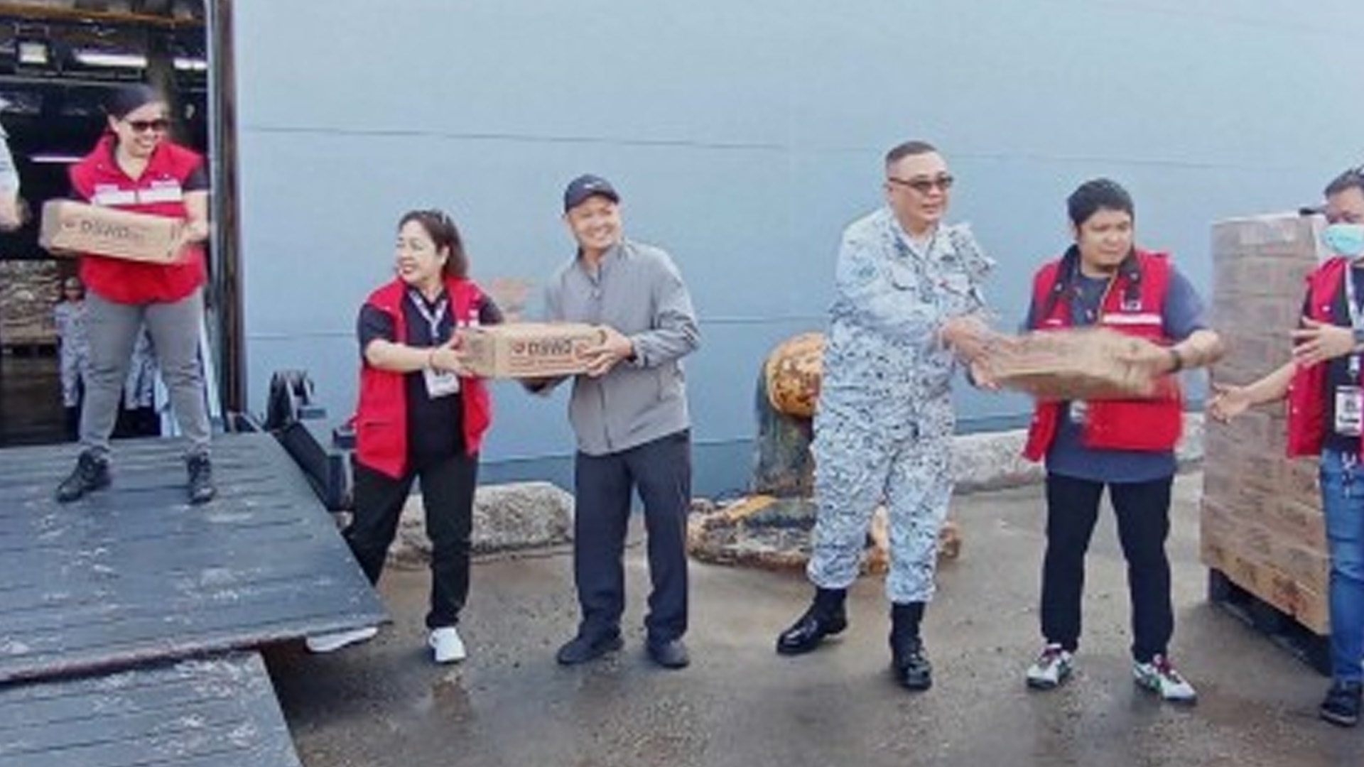 Office Of The Vice President Donates 24K Bags Of Rice To Davao Oriental ...